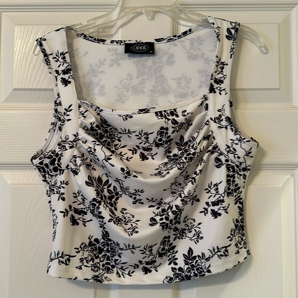 Cider | Tops | New Cider Black And White Floral Crop Top | Poshmark